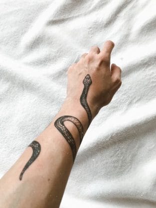 20+ Simple Snake Tattoo Ideas - PetPress