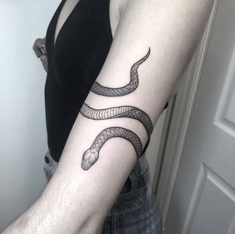 15+ Cool Feminine Snake Tattoo Ideas - PetPress