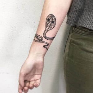25 Traditional Snake Tattoo Designs On Wrist - PetPress