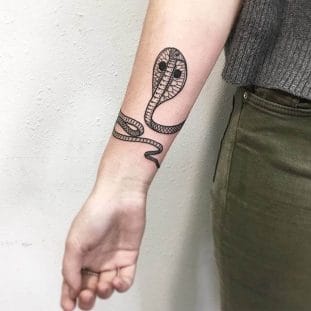 25 Traditional Snake Tattoo Designs On Wrist - PetPress