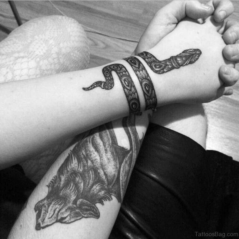 25 Traditional Snake Tattoo Designs On Wrist - PetPress